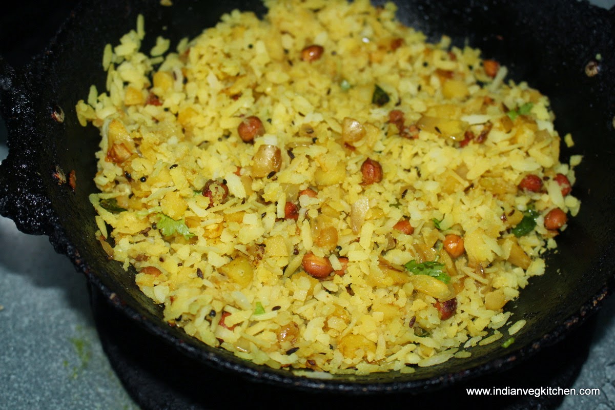 IndianVegKitchen: Maharashtrian Kande Pohe | Poha Recipe | Batata Poha