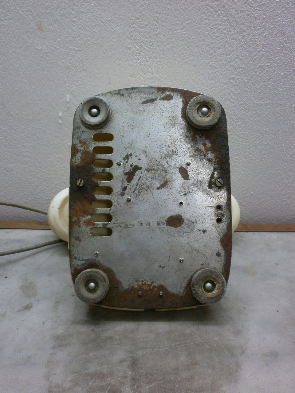 Antikpisan: Telepon Puter Jadul Warna Putih RCI