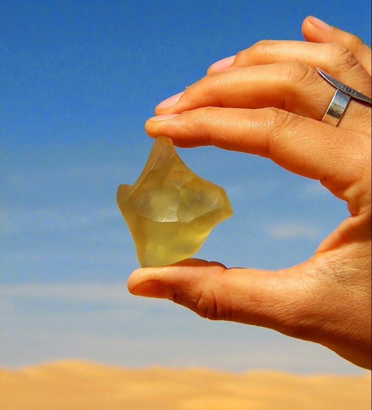 Tywkiwdbi Tai Wiki Widbee Libyan Desert Glass