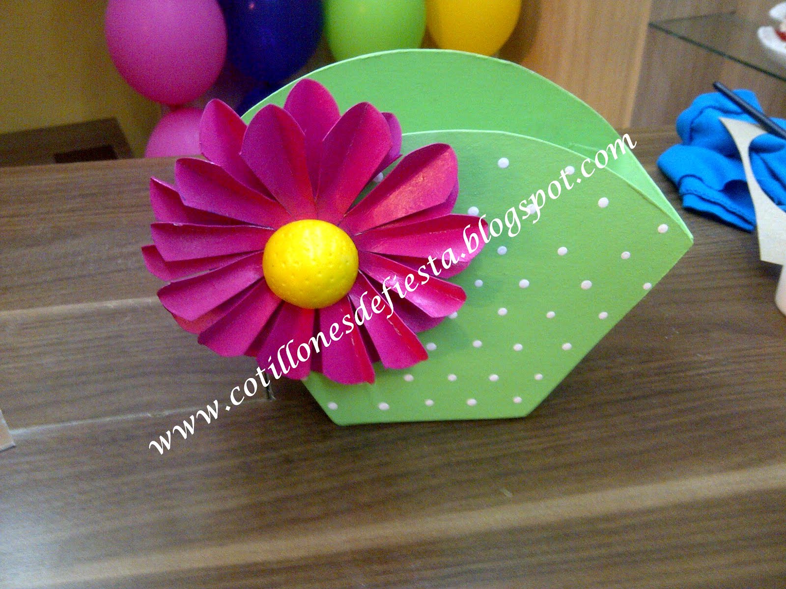 CLUB VENEZUELA ARTESANAL: FLORES DE CARTÓN