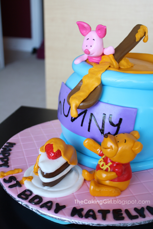 TheCakingGirl: Winnie the Pooh Cakes!