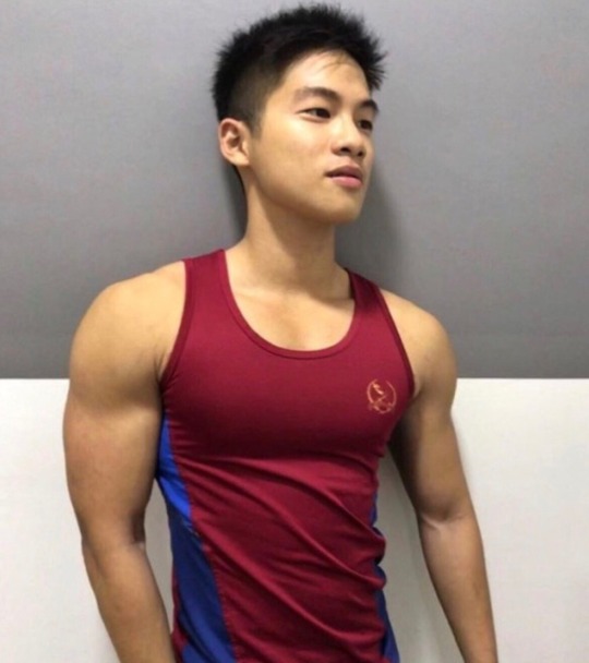 Hot boy khoe cu bự [Phần 2]