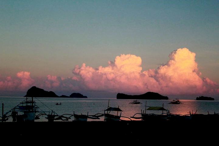 Pundaquit Beach: July 2011