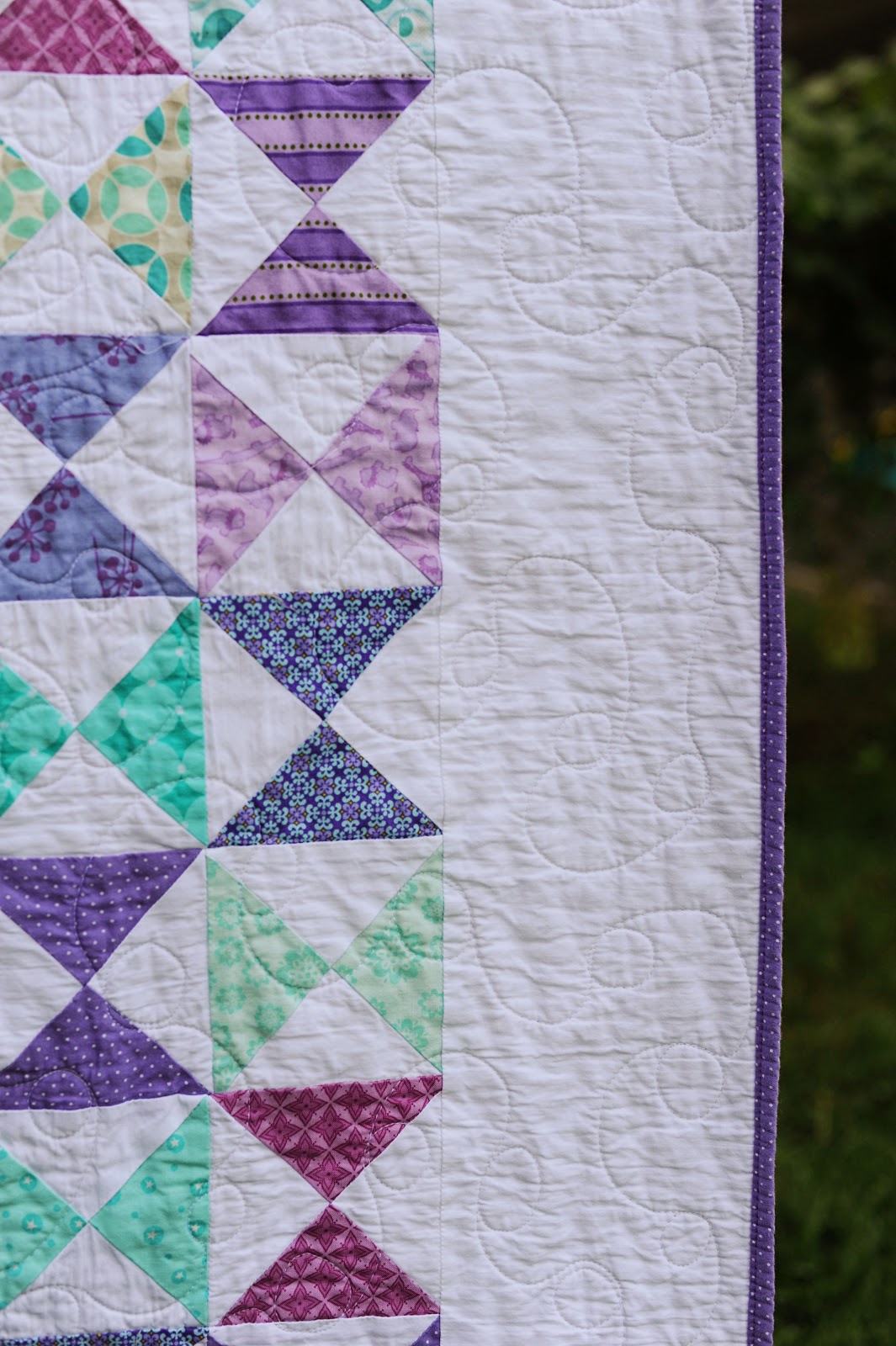 Scrappy Threads: Bloggers Quilt Festival; Two Color Quilt