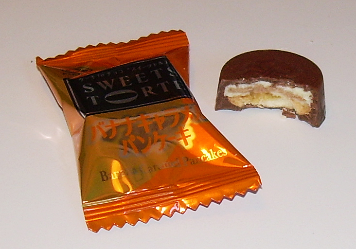 Japanese Snack Reviews: Fujiya Sweets Torte Banana Caramel Pancake ...