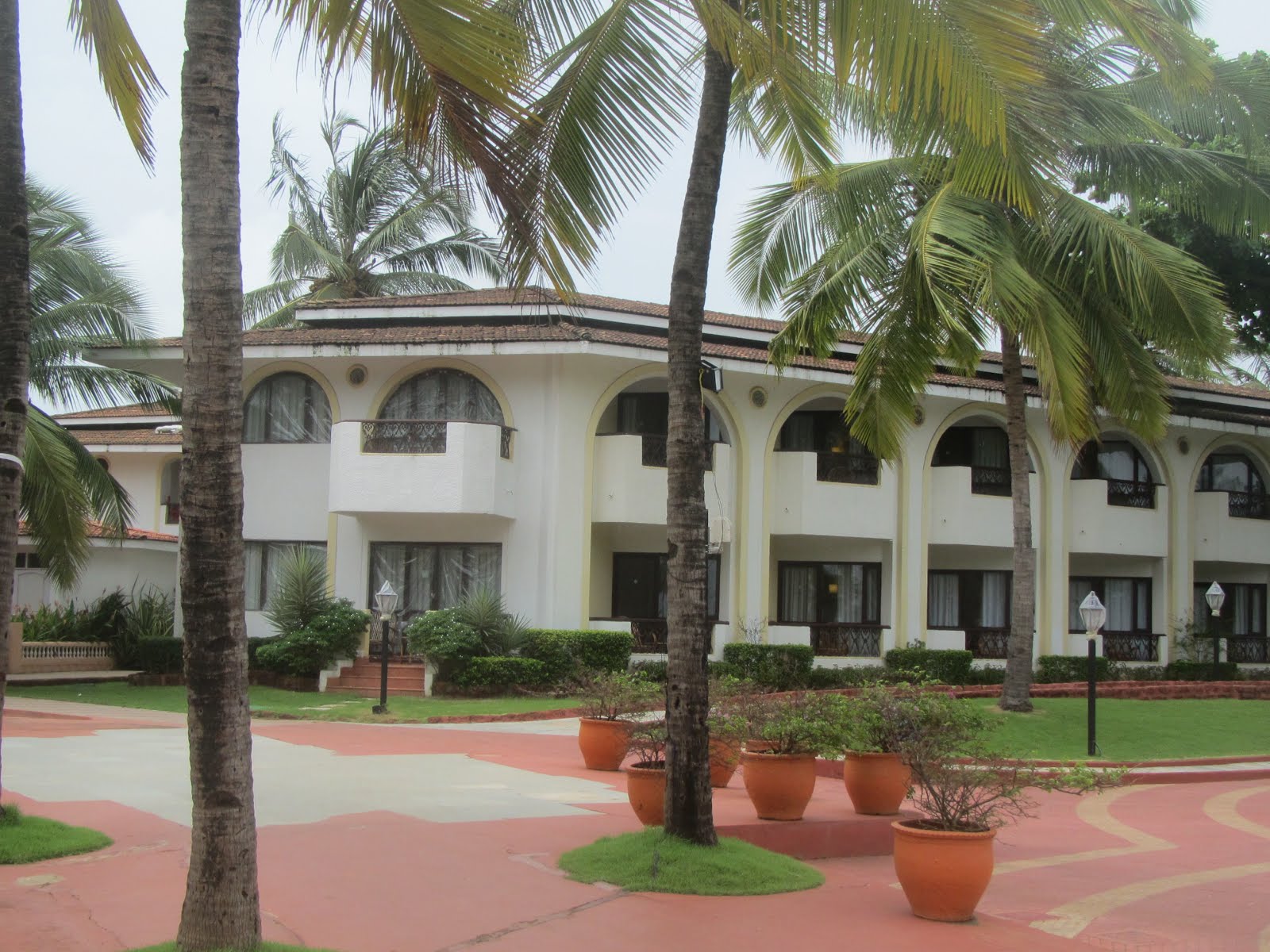 Journey from Ayvathanpatti: Holiday Inn Resort, Mobor Beach ,Cavelossim ...