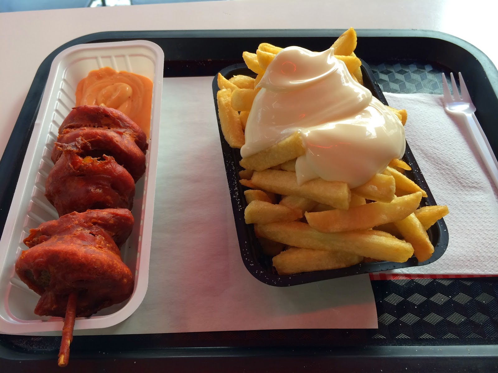 PIG OUT SPOTS: Frituur Las Vegas (Antwerp, Belgium)