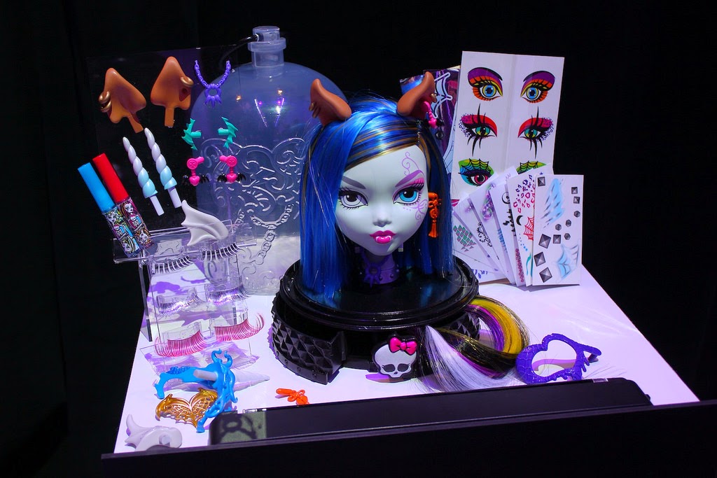 Calvin's Canadian Cave of Coolness: Coming Soon Monster High Styling Head