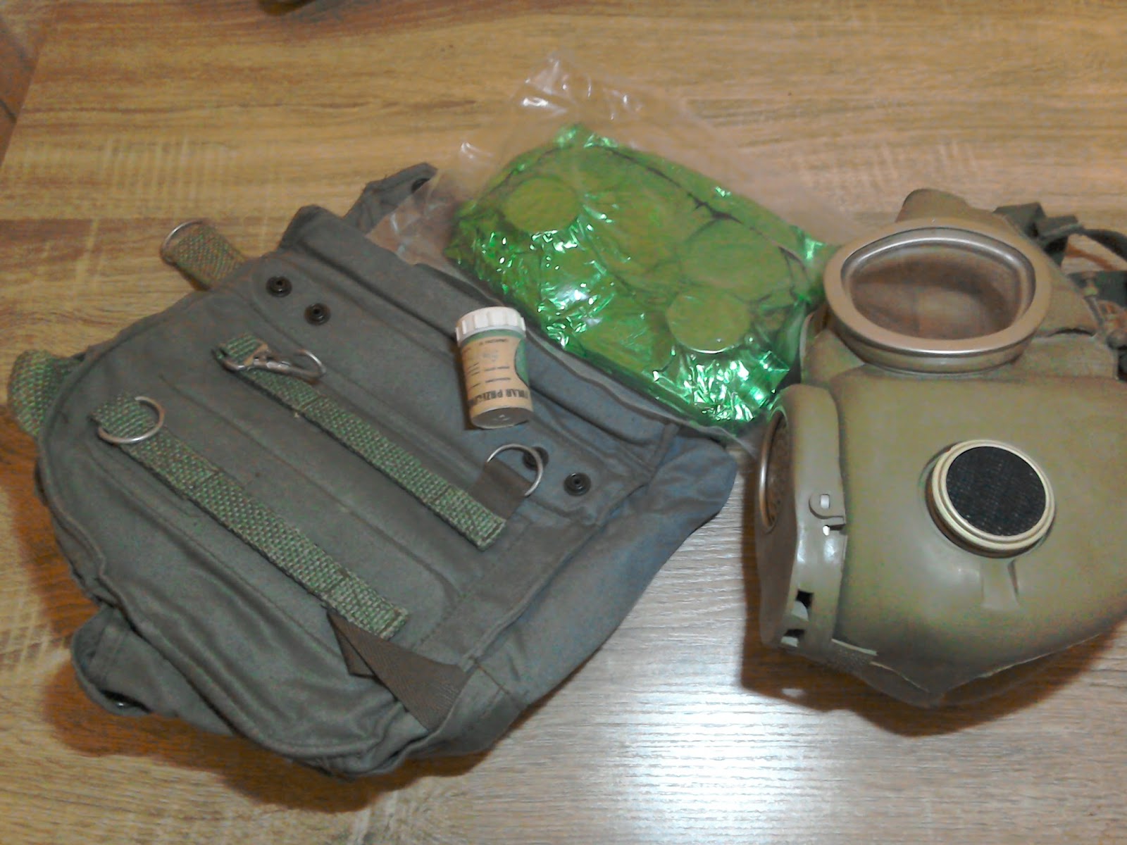 Mr. Aphoristic: Polish MP4 "Bulldog" Gas Mask