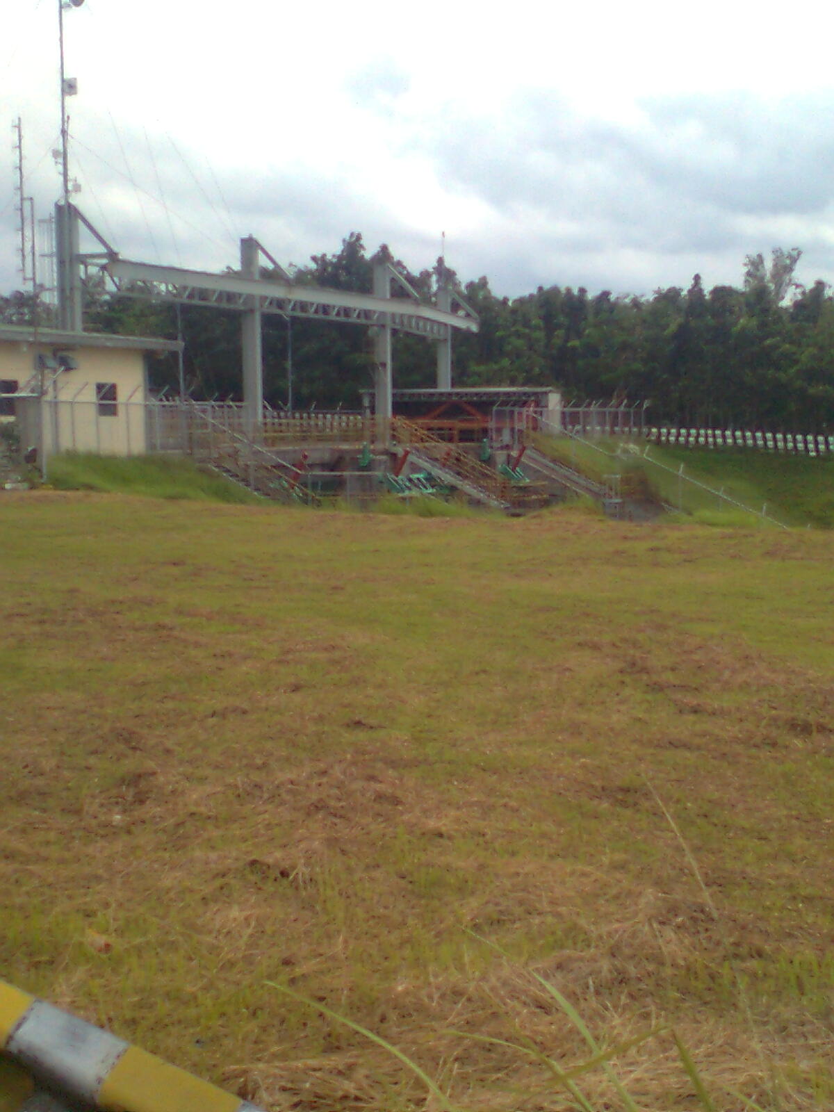 JorgeusBikers: Lake Caliraya and the Hydroelectric Dam