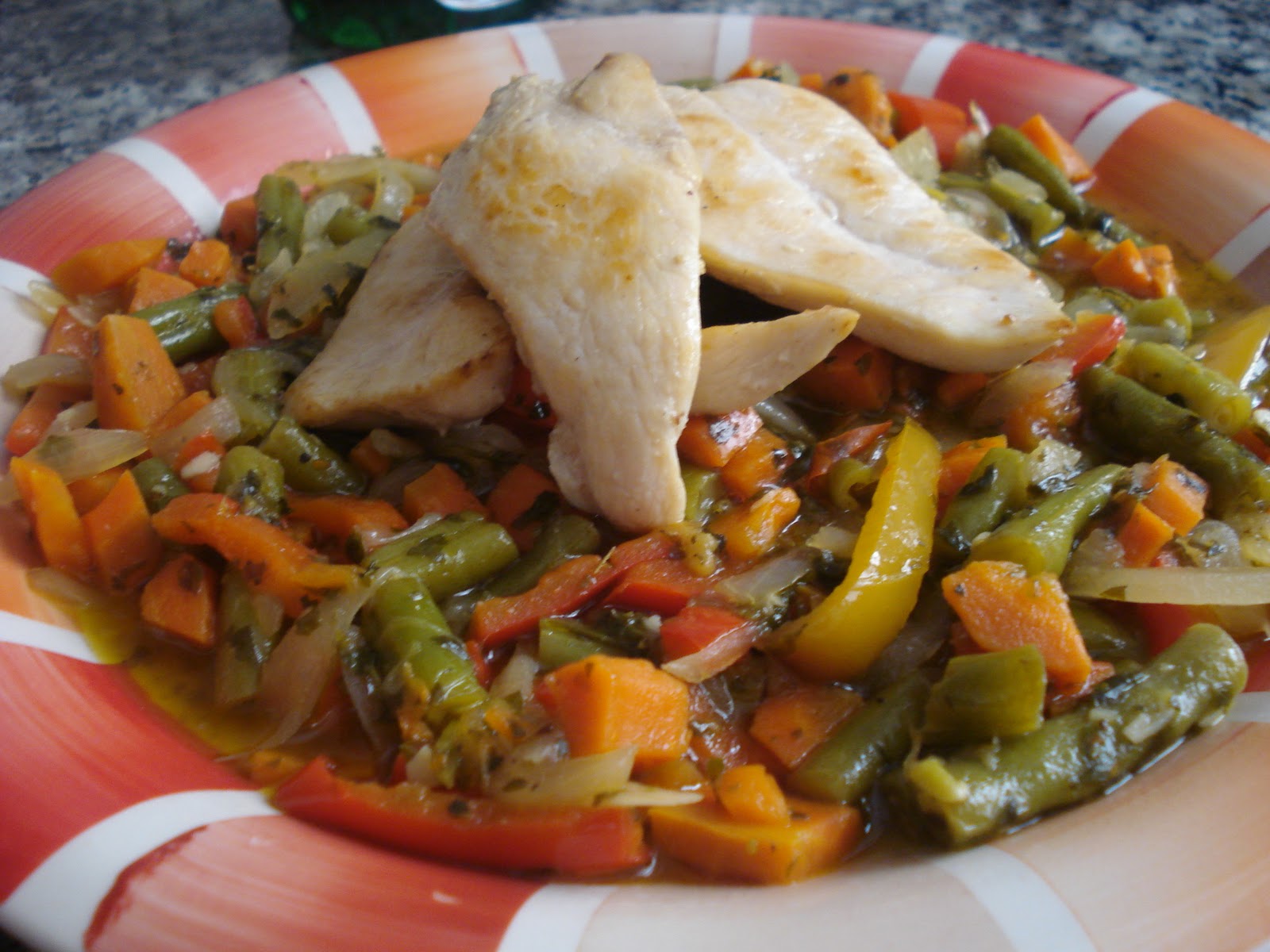 Las recetas de Omy: VERDURAS REHOGADAS CON PECHUGA DE POLLO A LA PLANCHA