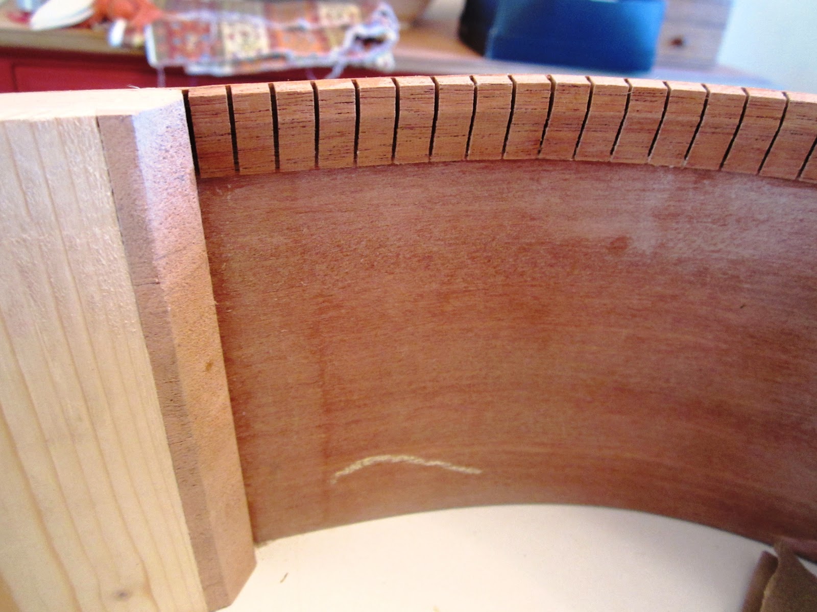 Glen's Guitar Build: Kerfed Lining...