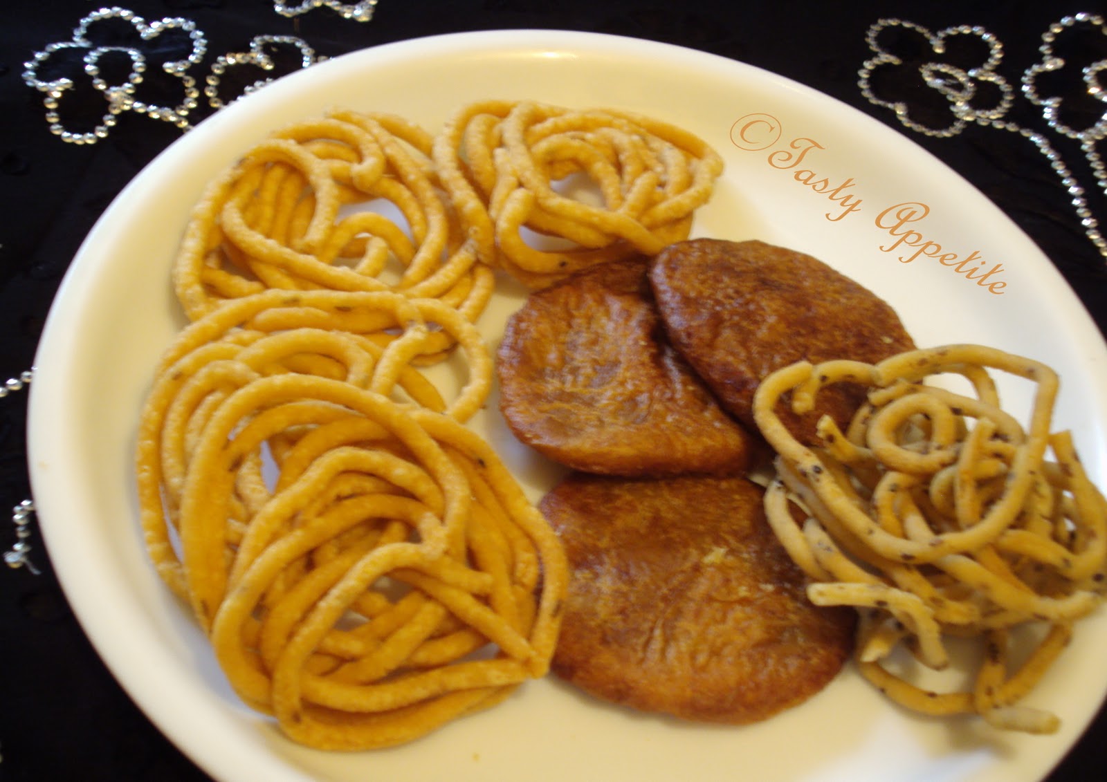 Urad Dal Murukku / Traditional Indian Savory Snack