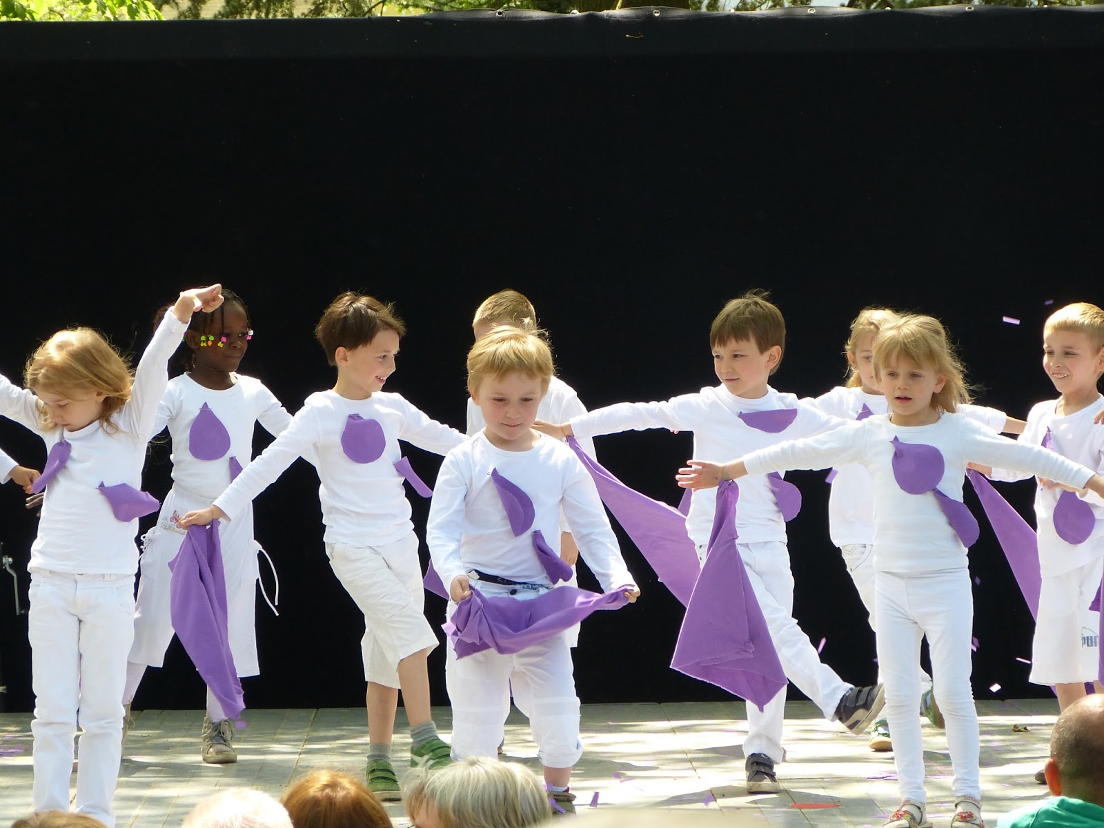 De Gigantjes van 3KB Ten Dorpe: THEMA KLEUREN ~ SCHOOLFEEST