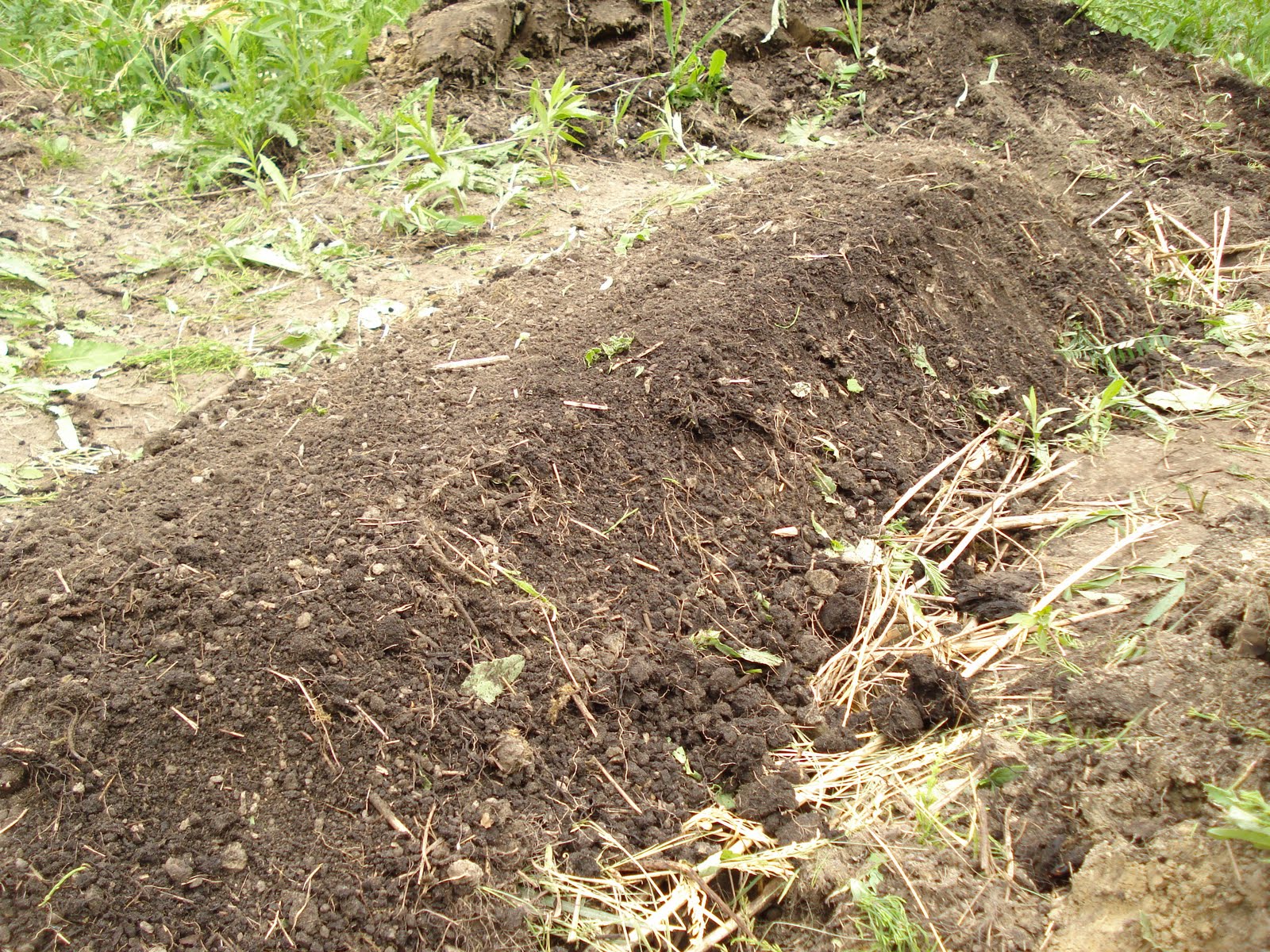 North of Superior Permaculture: Hugelkultur - Become a Mound Builder