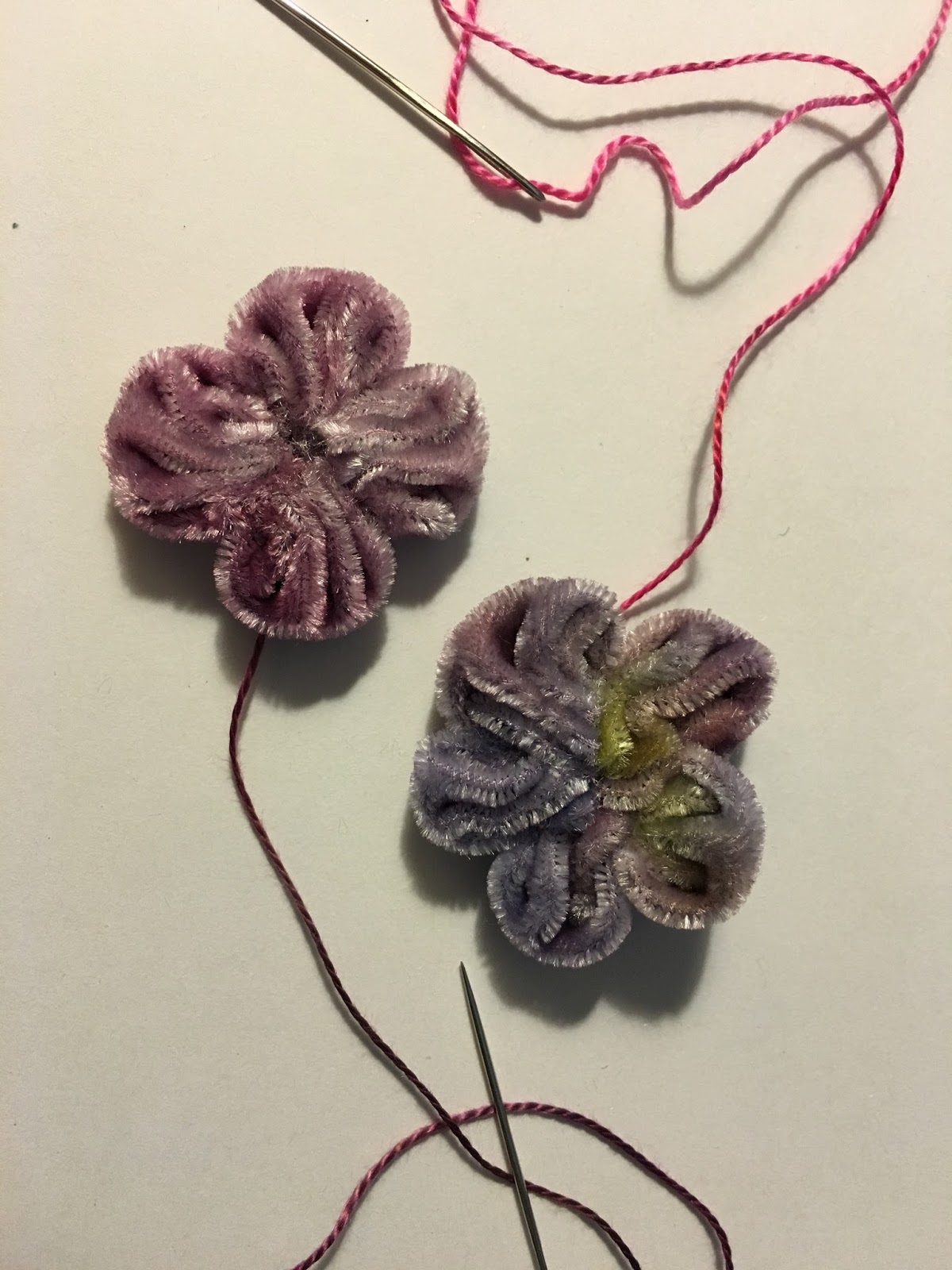 The Printed Fabric Bee: "Yo-Yo Flowers" Mini Prayer Flag - Part 1