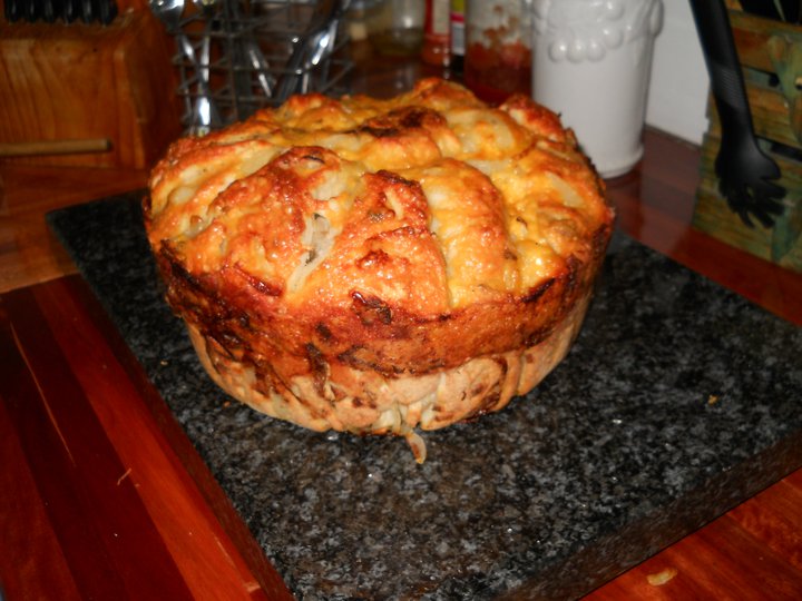 In en om die huis: Kaas en uie potbrood resep
