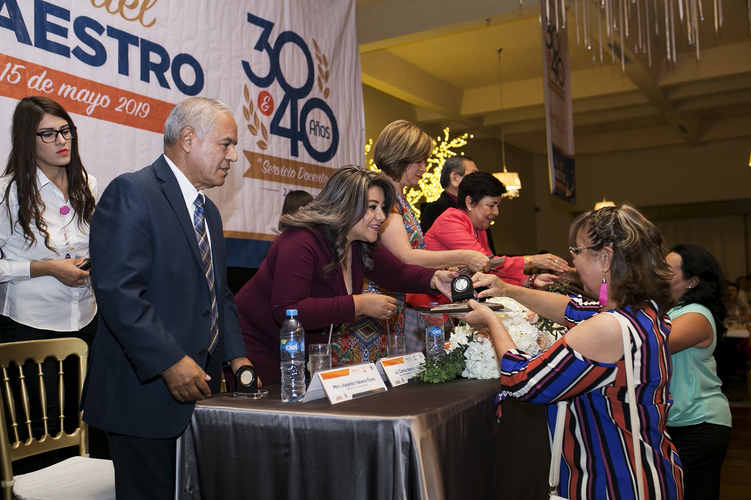 Educación BC: ORGANIZAN HOMENAJE A MAESTROS EN SU DÍA