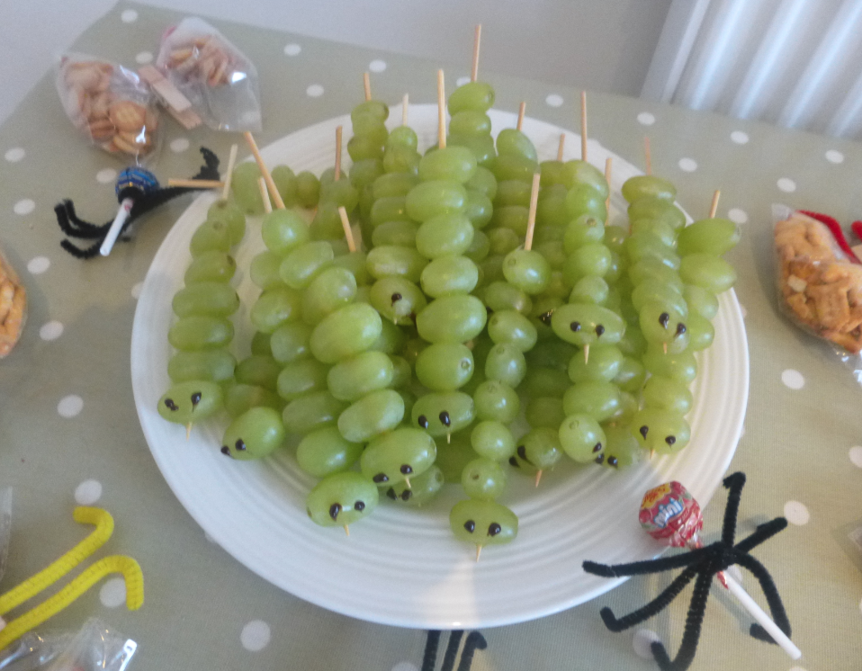 Jovial Spondoodles: Eden's 3rd Mini Beasts Party