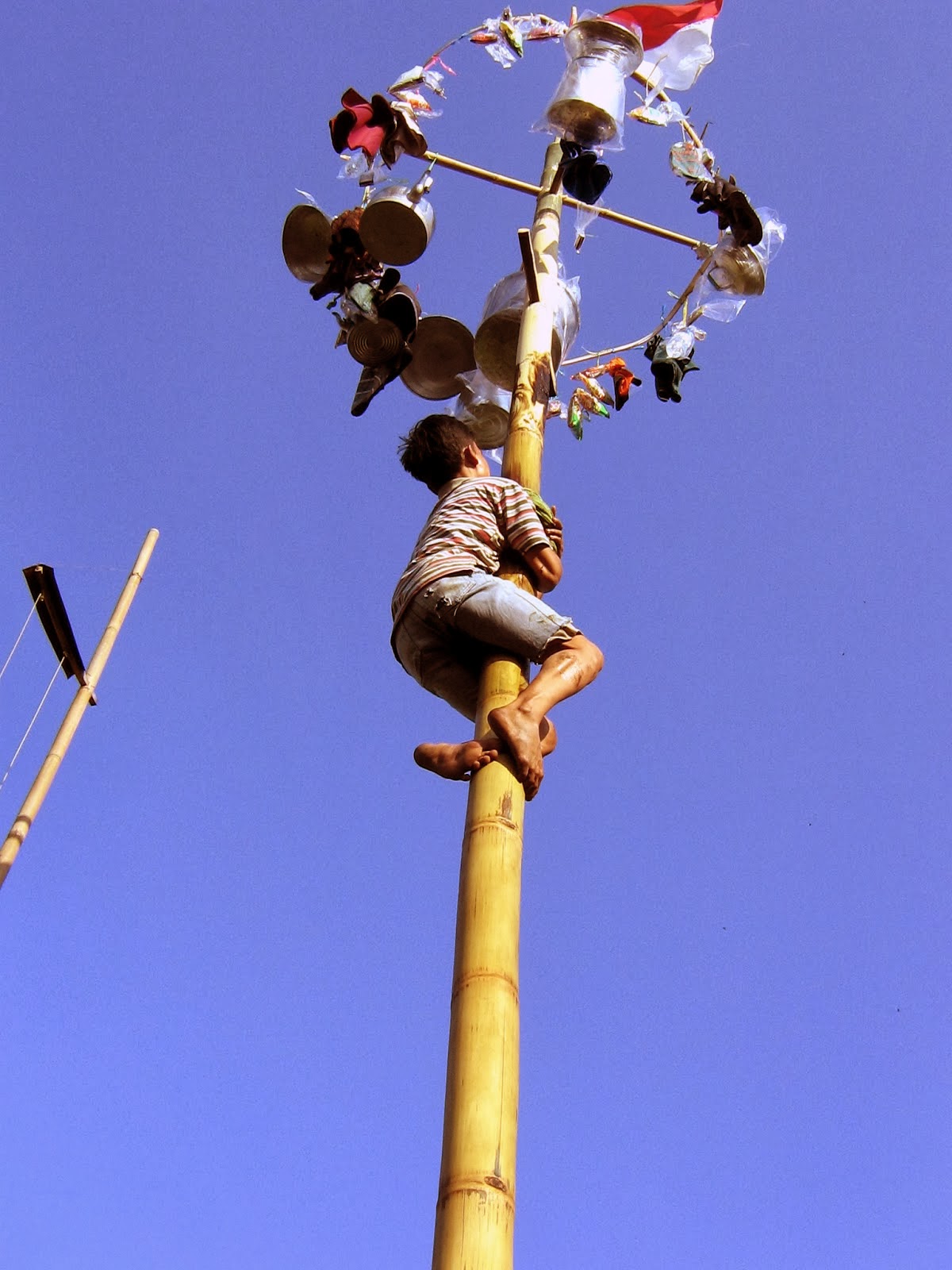 Panjat Pinang | Walk Around My Heart