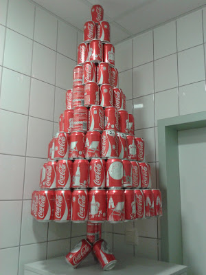 Oh look! A soda can Christmas tree: November 2011