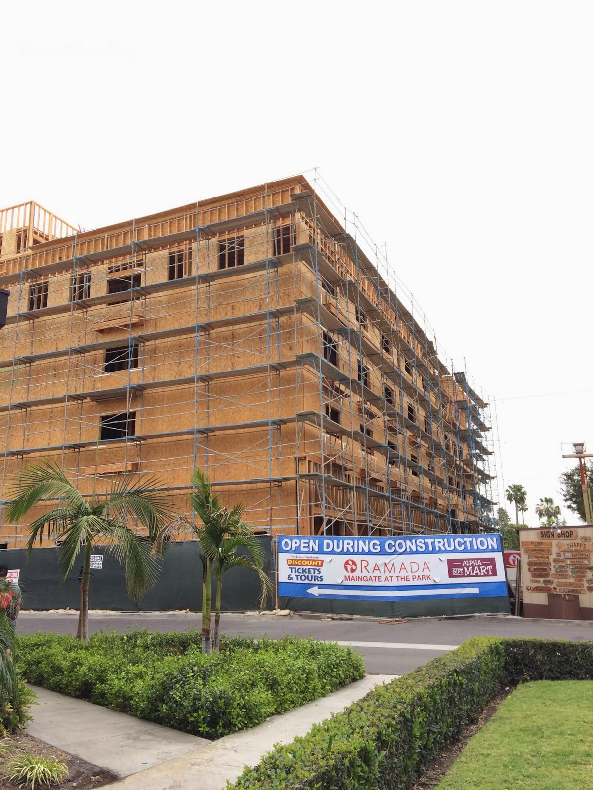 Hawaii Mom Blog: Visit Orange County: Ramada Maingate at the Park