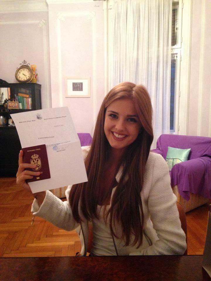 The Perfect Miss: Arnela Zekovic renuncia al título de Miss Universo Serbia 2013.