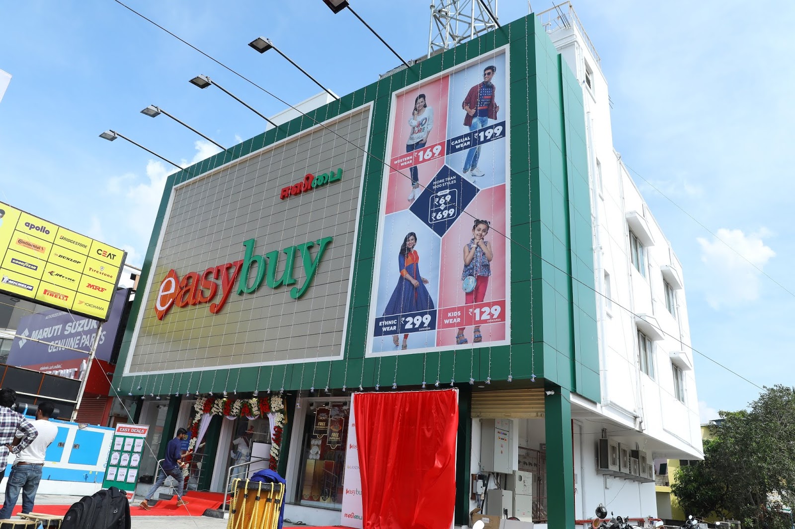 Actress Yashika Anand launched Easybuy’s 12th Store in Tamilnadu at ...