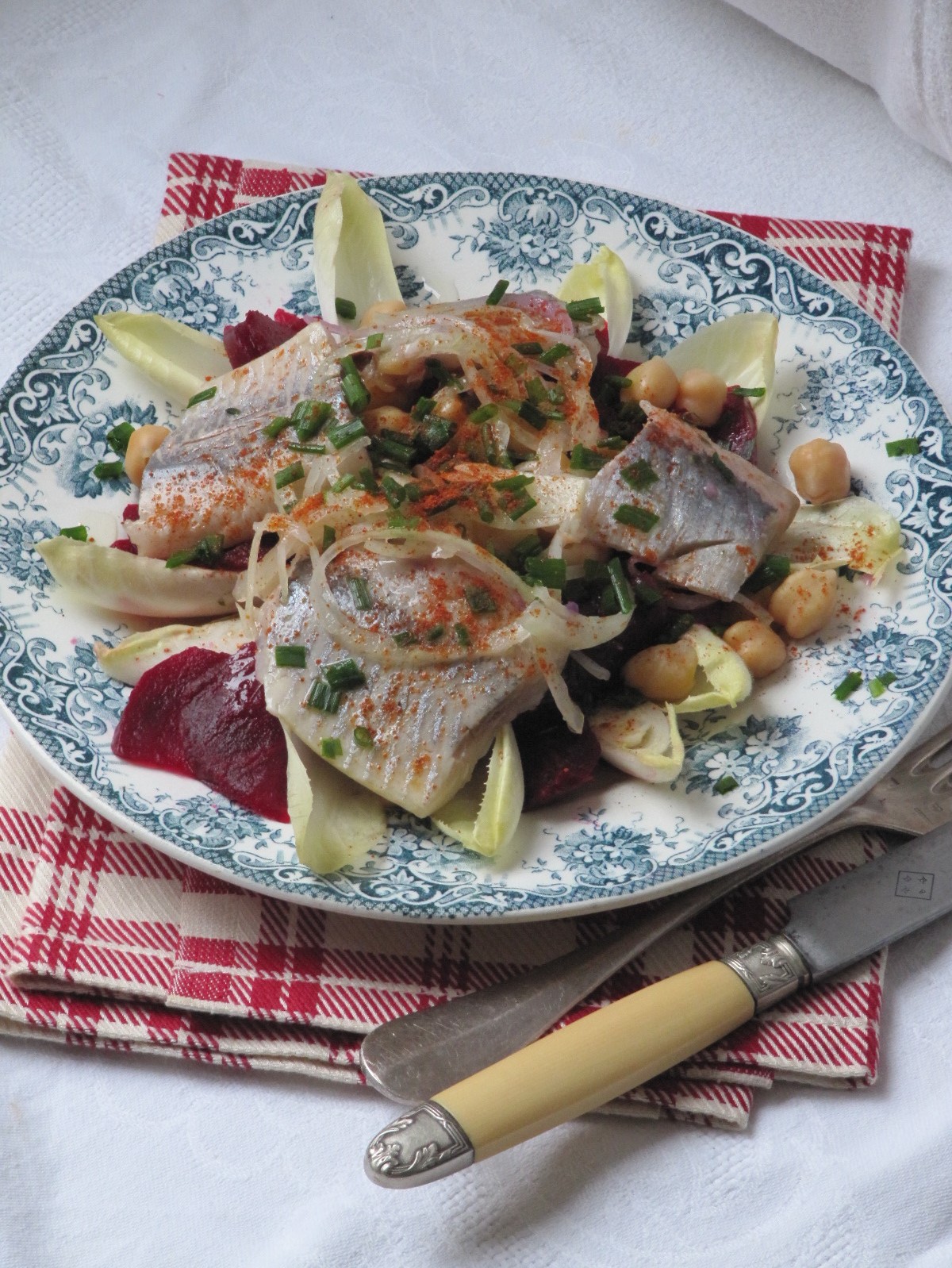 La cuisine d'ici et d'ISCA: Salade de harengs aux endives, betteraves ...
