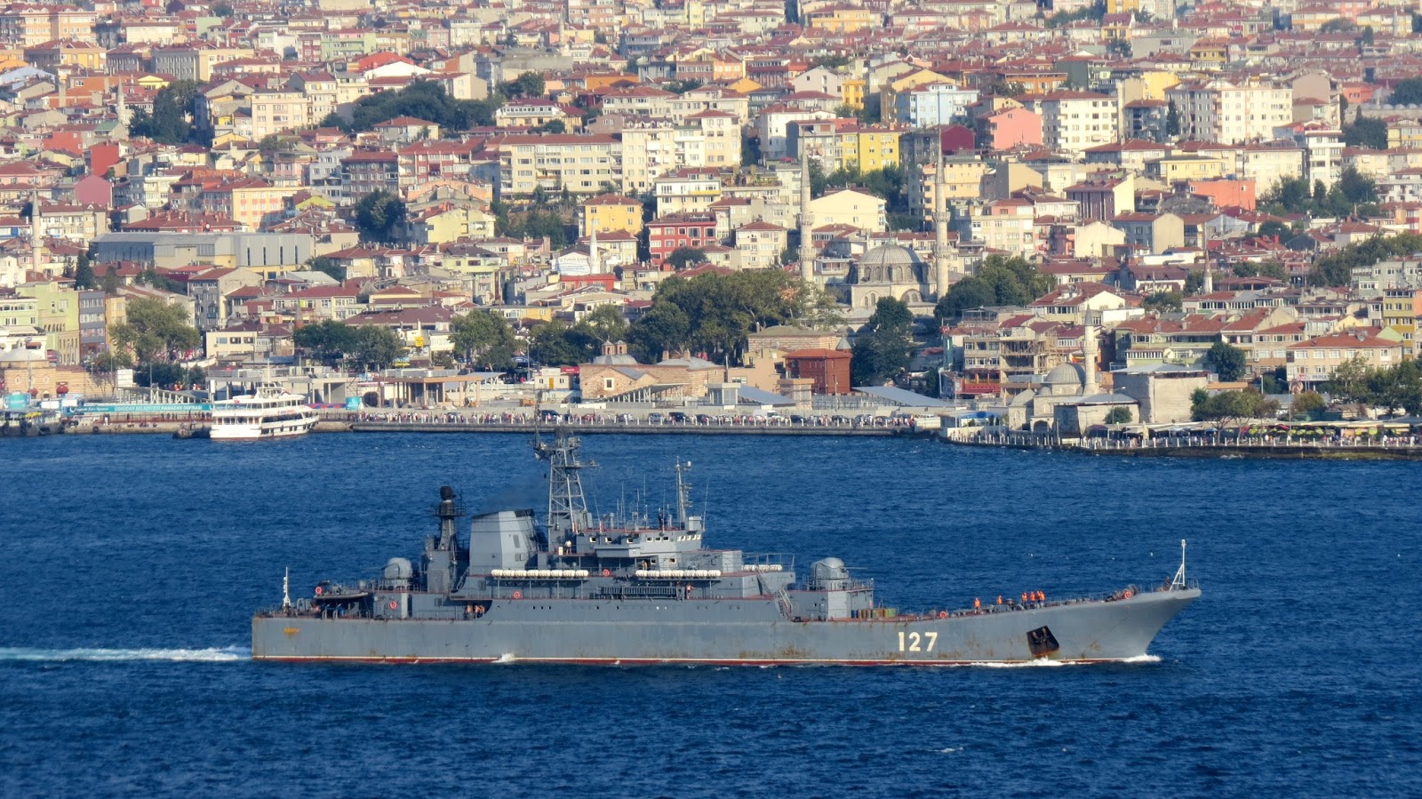WARSHIPS ON THE BOSPHORUS: 127 BDK 43 MINSK,775 ROPUCHA CLASS