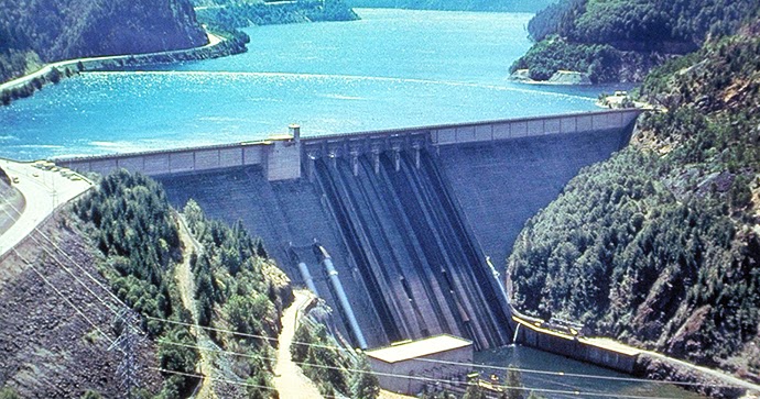 READER AT WORK : DAMS