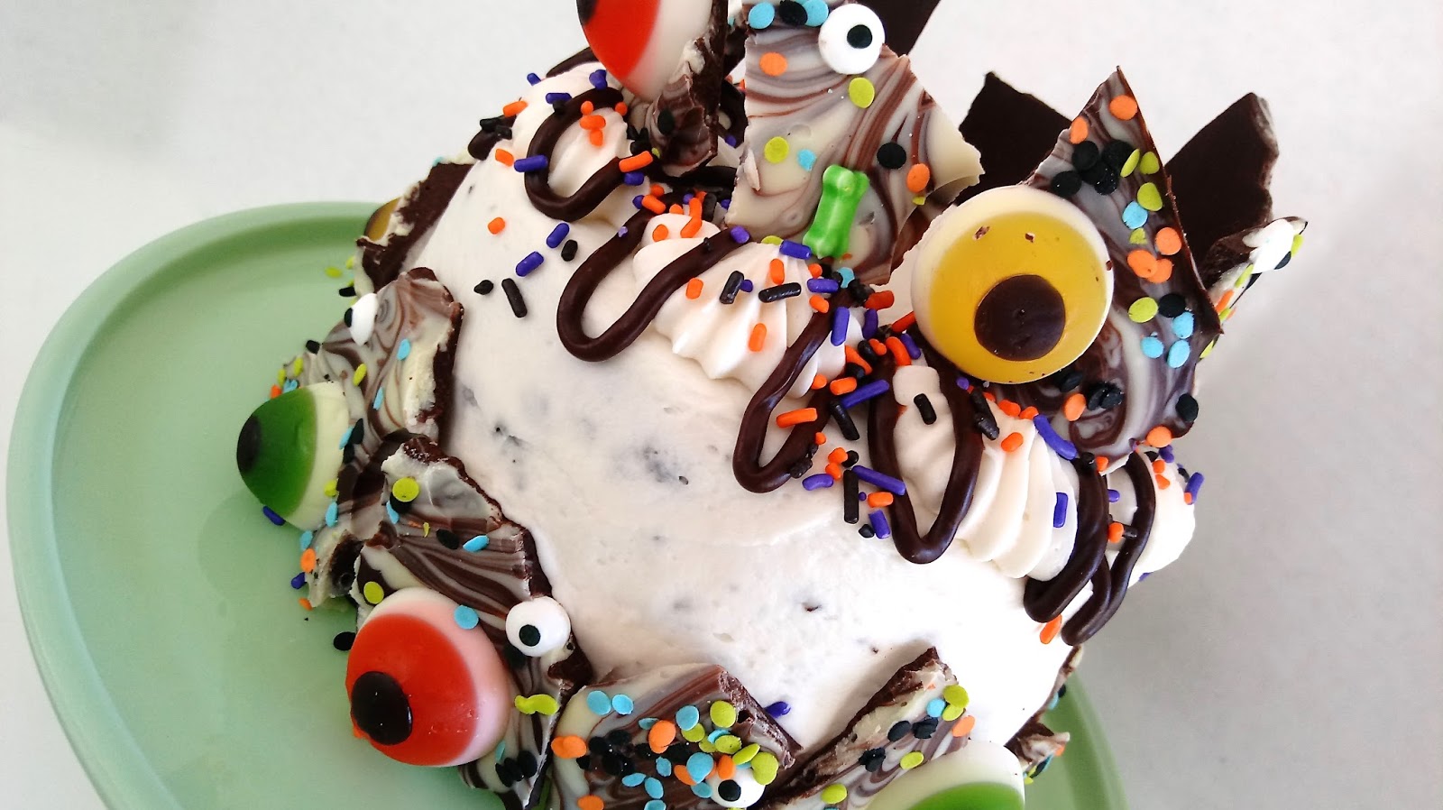 At Home with the Loverbees: Spooky Chocolate Bark Cake