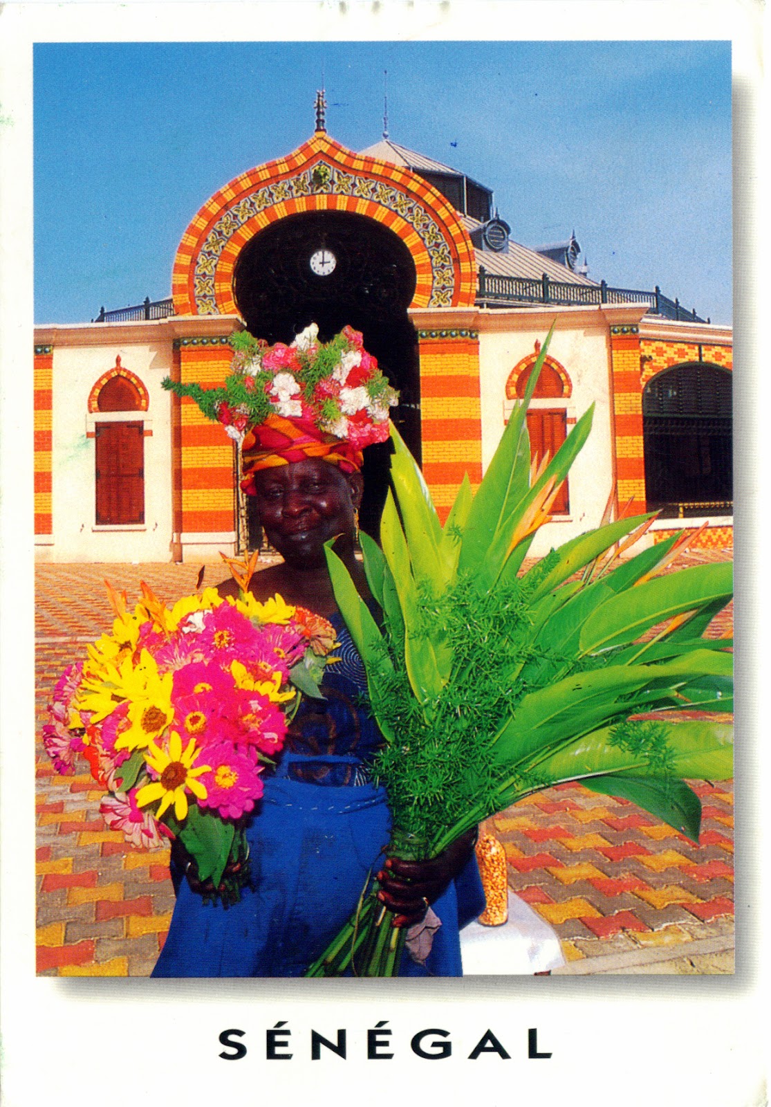 WORLD, COME TO MY HOME!: 1495 SENEGAL - Flower-woman in front of Kermel ...
