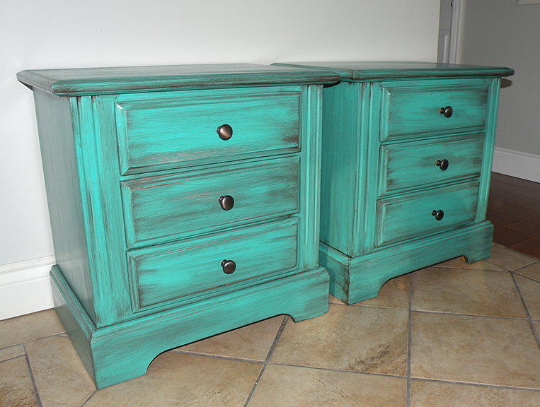 Limegreen & Ultramarine Creative Studio: Turquoise Bedside Tables