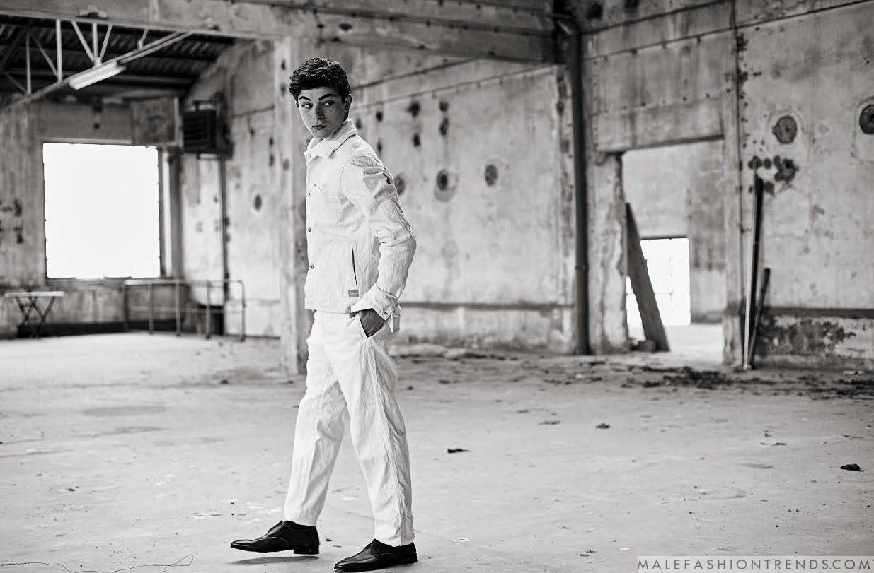 Federico Russo para L'Uomo Vogue por Lorenzo Bringheli