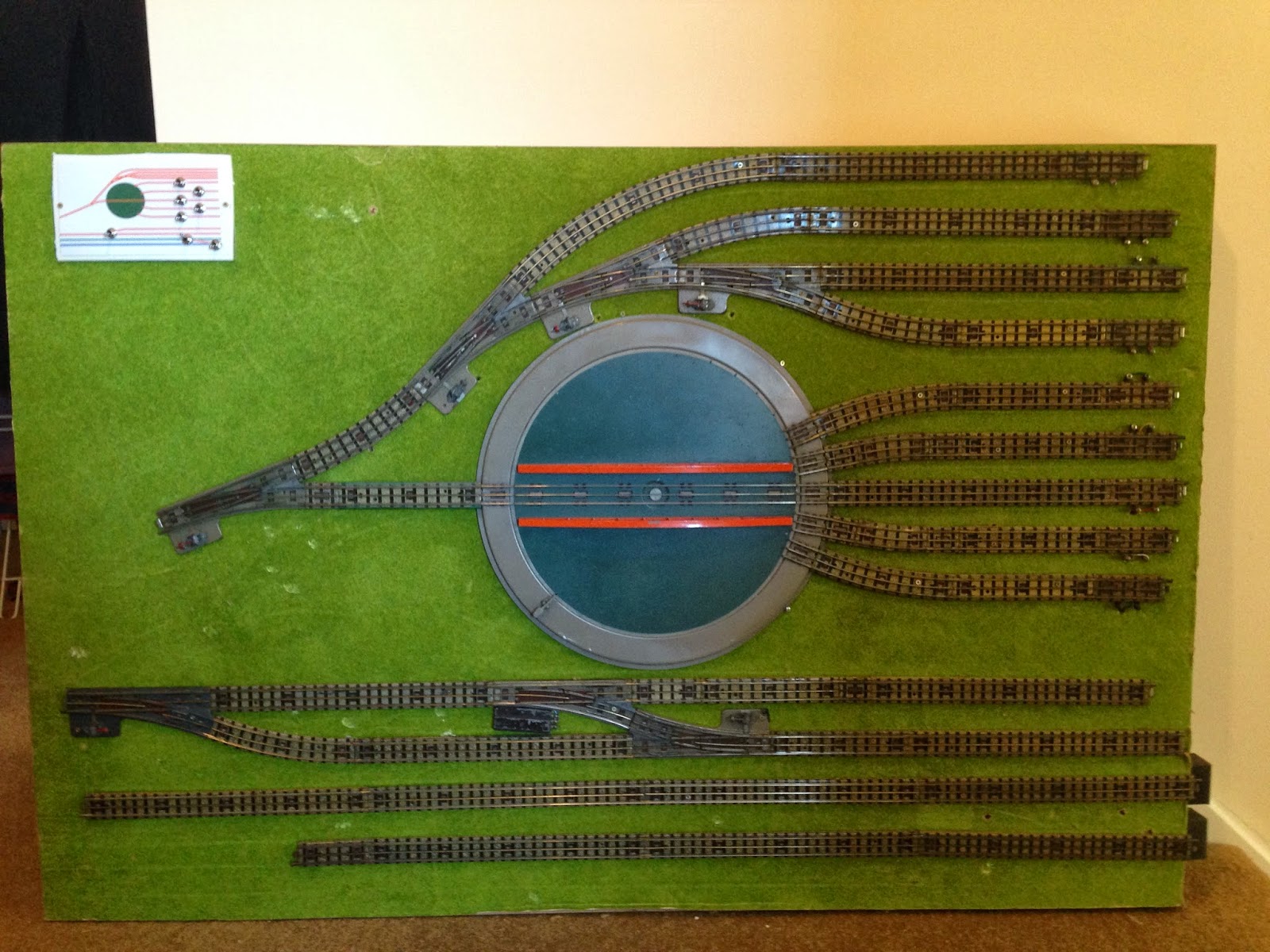 Hornby Dublo 3 Rail: Installing the turntable - part one