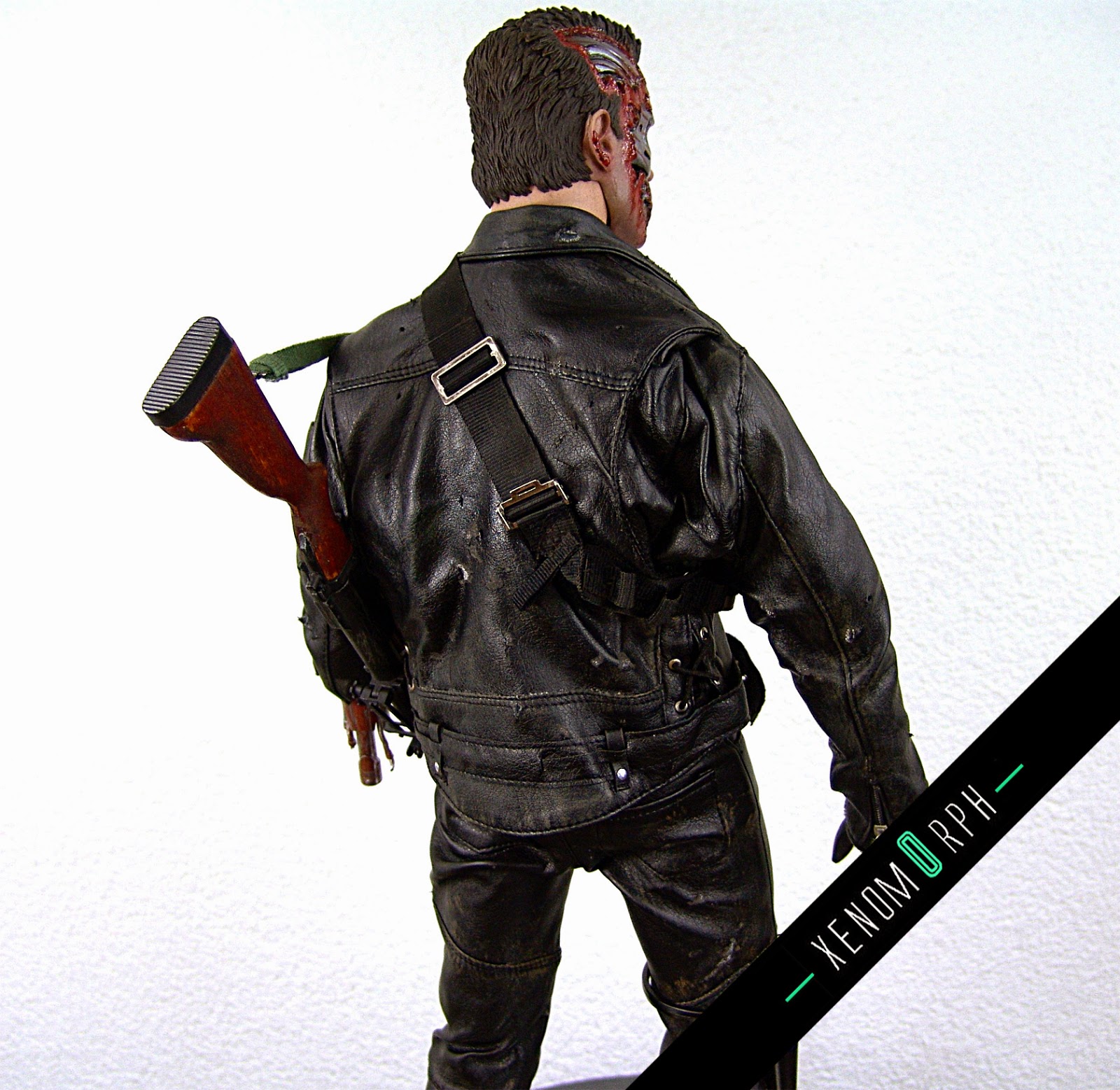 Enterbay Terminator 2 - T800 battle damaged 1/4 HD Masterpiece - video ...