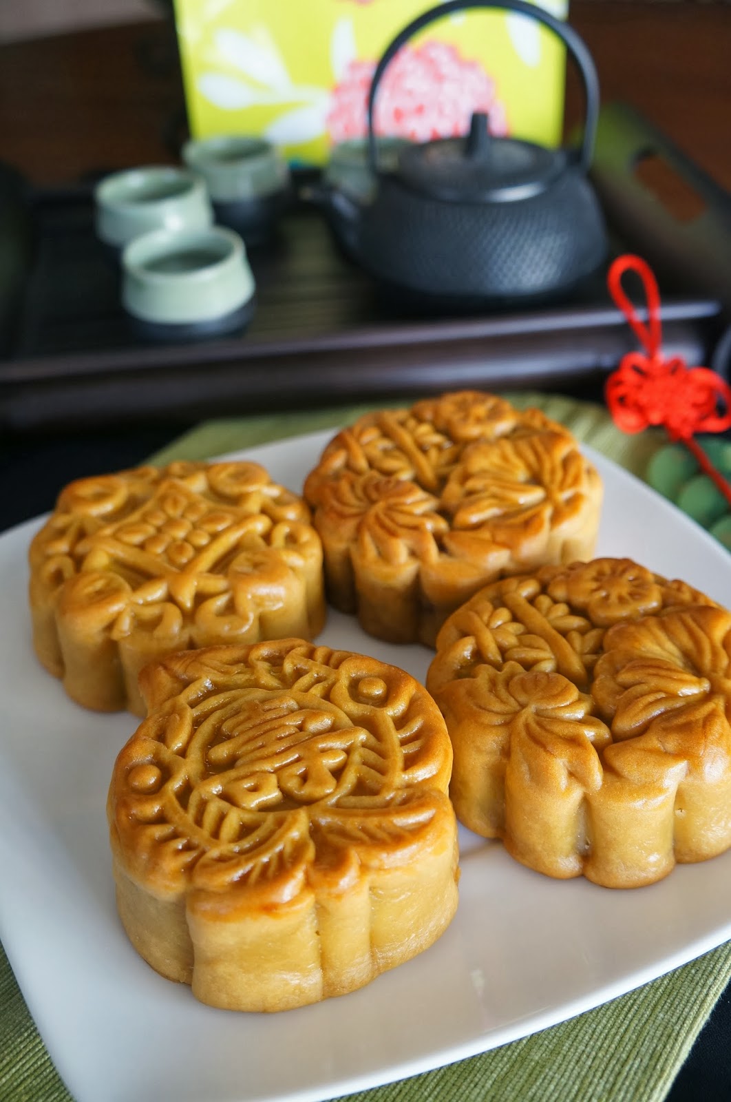 Gourmet by Kat: Lotus seed Moon cakes (Banh Trung Thu nhan hat sen)