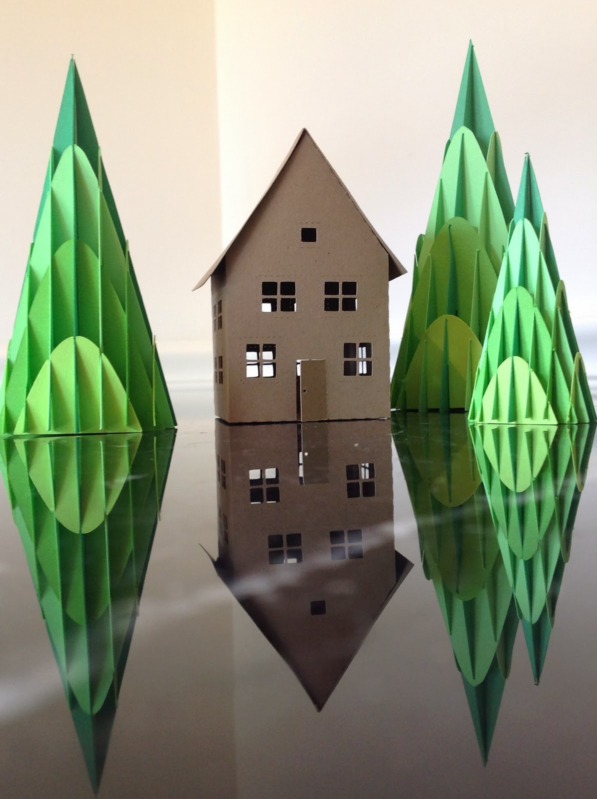 Papercrafts and other fun things: I Now Love Making Paper Houses