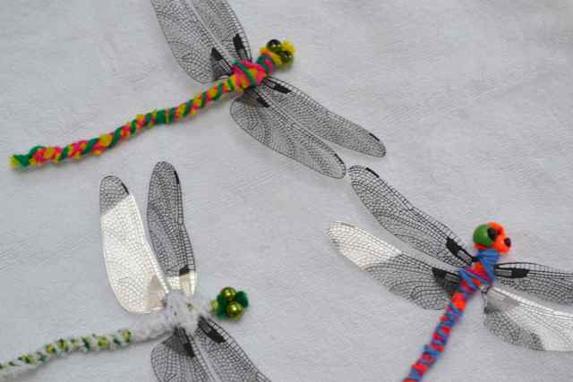 Ginx Craft : Kid's Craft - Dragonflies - Learning to Twist and Wind