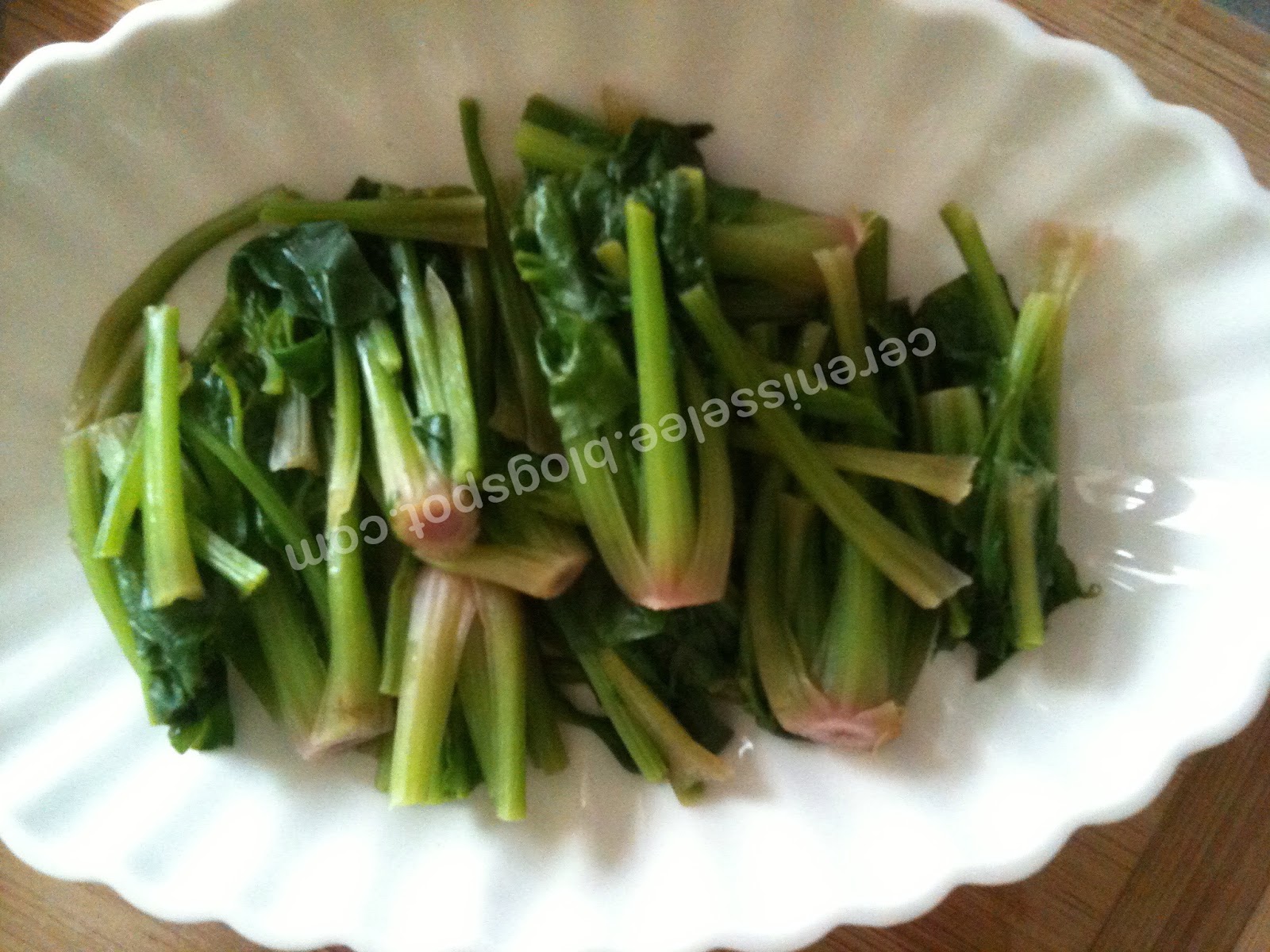 Hér Kitchén: SPINACH ROOT MEZZE (SPINACH ROOT SALAD)