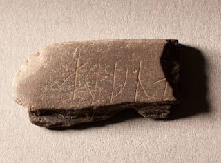 HUITRAMANNALAND: Descubren en Oslo un mollejón con inscripciones rúnicas