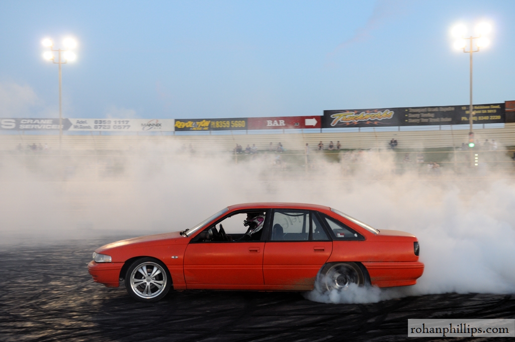 Cars, Cameras & Chronic Illness: Burnout Photos of the Day: Holden VP ...