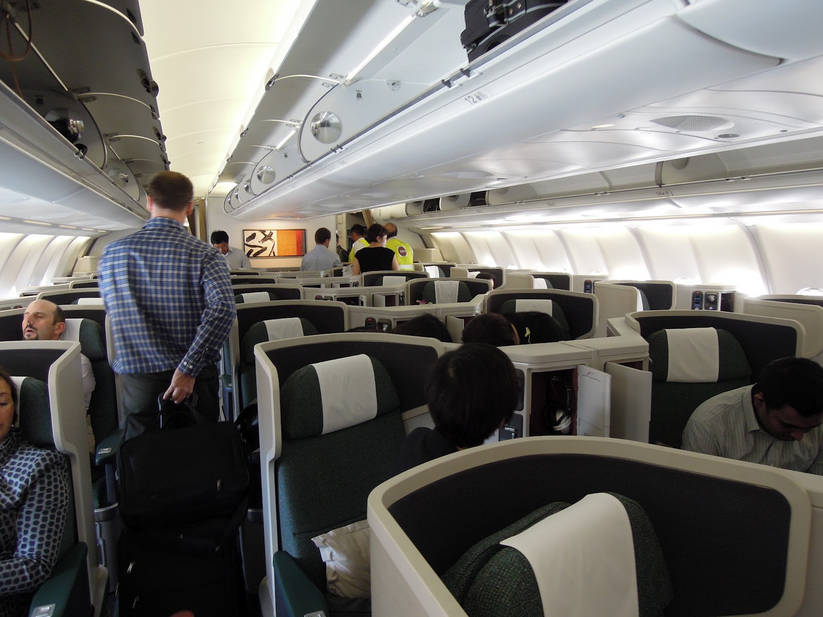 SIN-TPE 兩千哩的掛念: 2012.04.27 CX734 SIN-HKG (C Class)