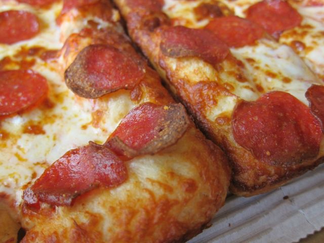 REVIEW: Little Caesars Premium Stuffed Crust DEEP! DEEP! Dish Pizza The ...