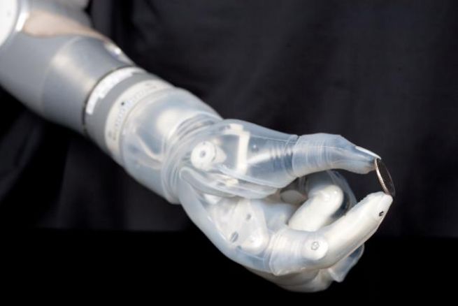 Arredisca: Crean una prótesis de brazo que puede sentir lo que toca