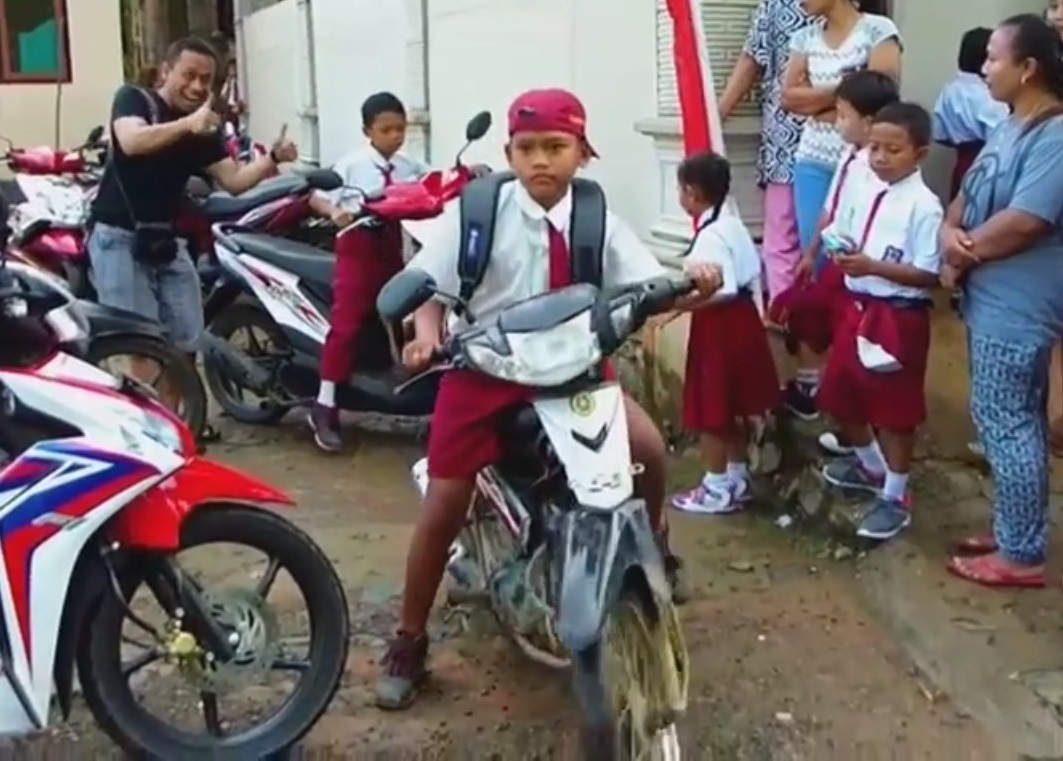 Gambar Anak Naik Motor - Stylecustom