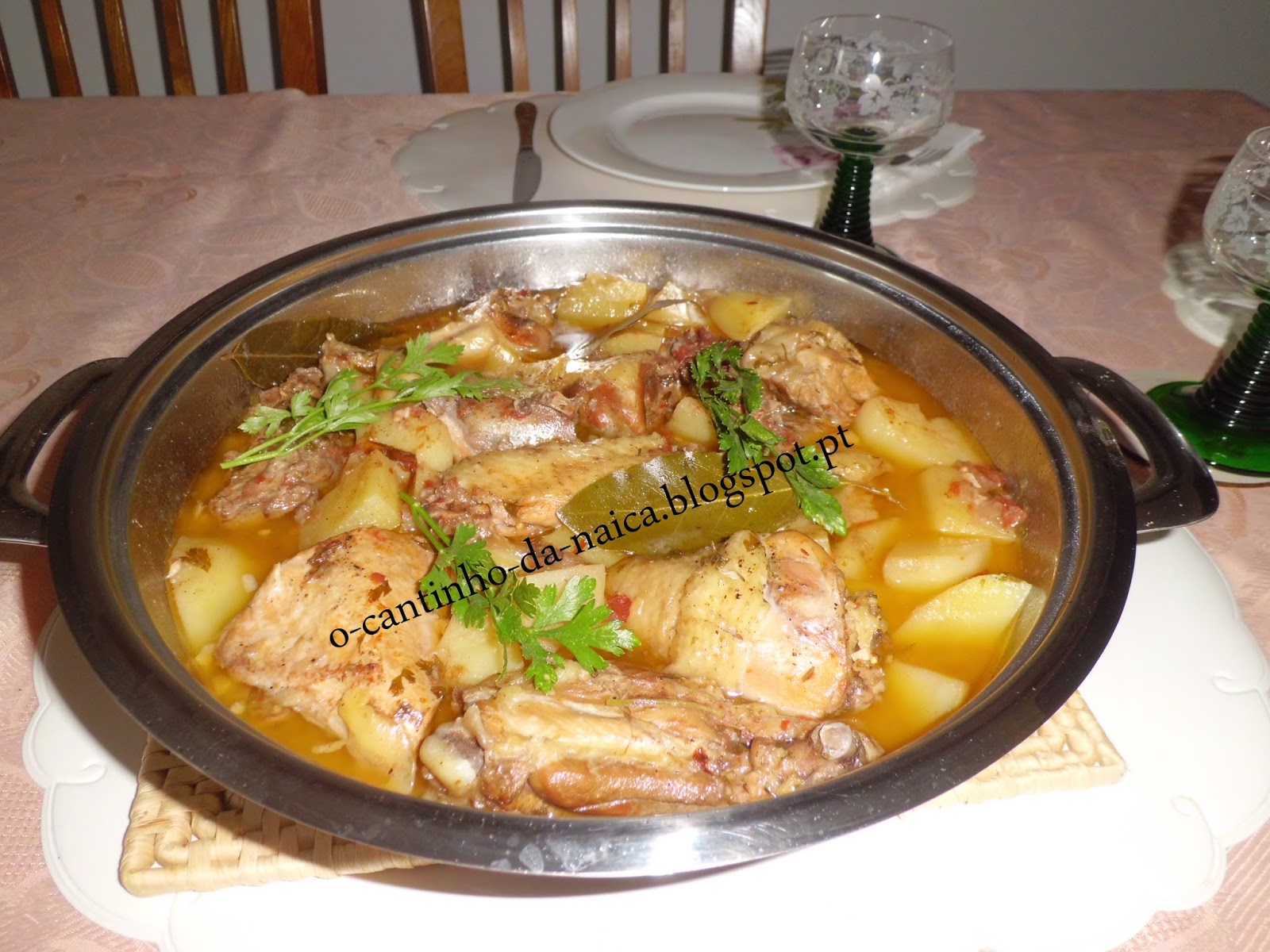 O Cantinho da Naica: Frango do campo guisado c/ presunto