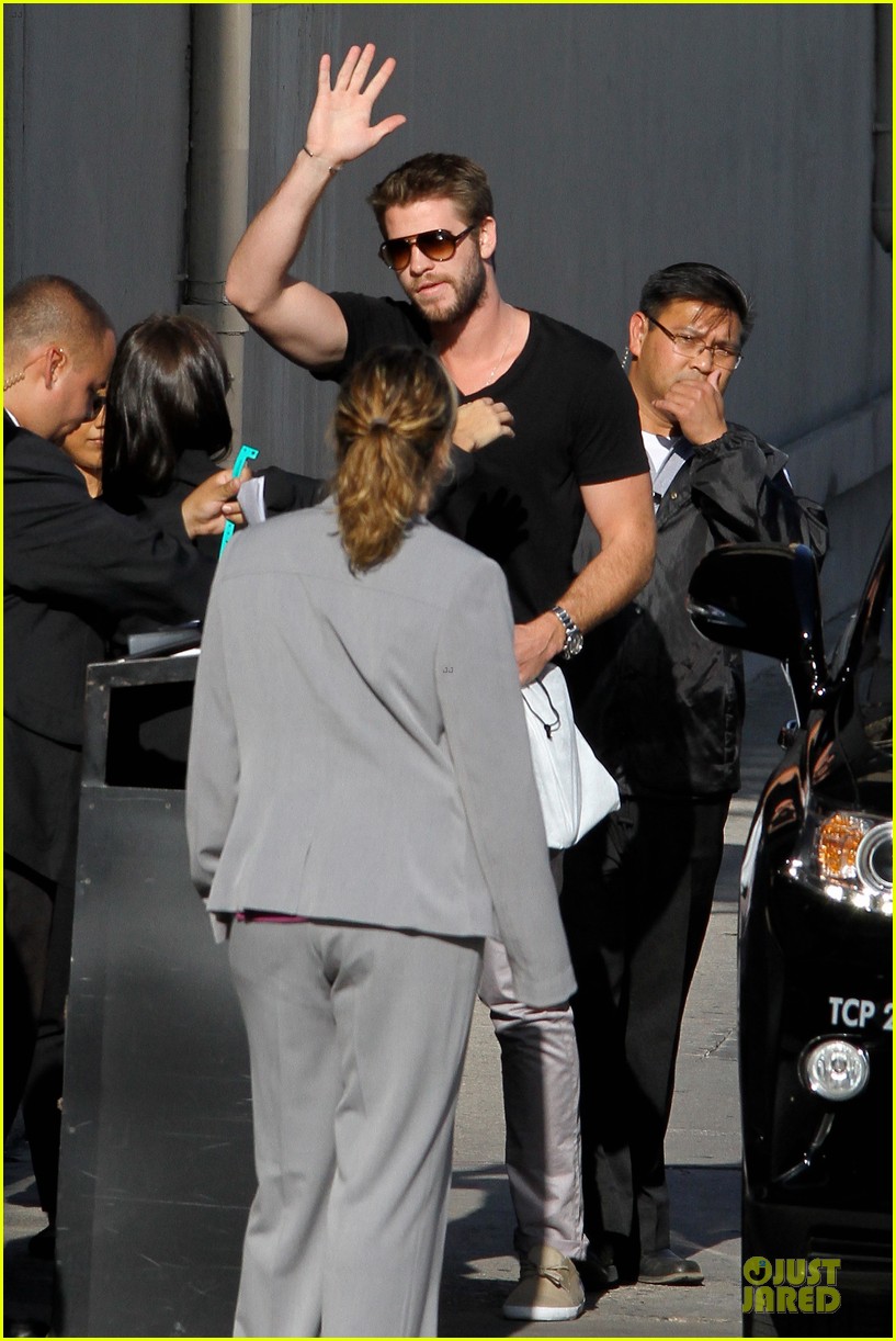 Liam Hemsworth en Jimmy Kimmel Live! promocionando Paranoia | Real or ...