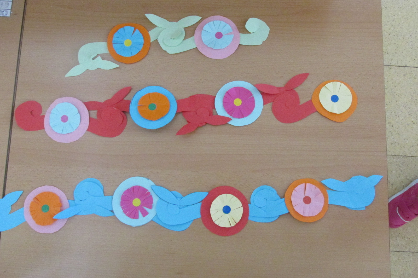 Los Europeos Competentes: Bravoooooo! Actividad plástica terminada.